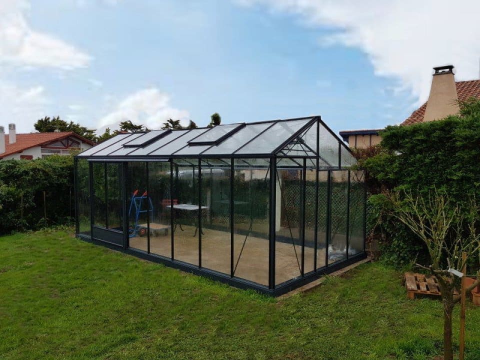 Pose d'une serre de culture double pente - Bidart (64 - Pyrénées ...